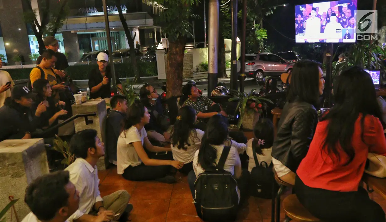 FOTO: Wajah Tegang Generasi Milenial Saat Nobar Debat Pilpres - Foto ...