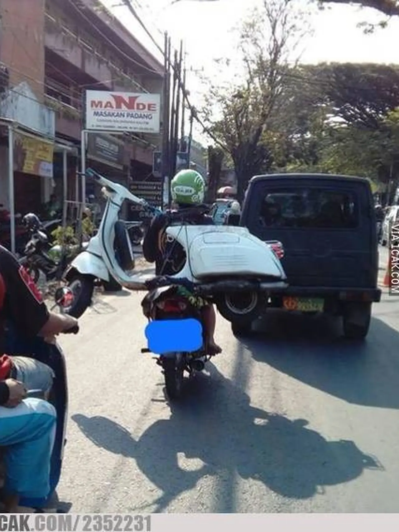 6 Potret Pengendara saat Angkut Motor Ini Bikin Was-Was - Hot Liputan6.com