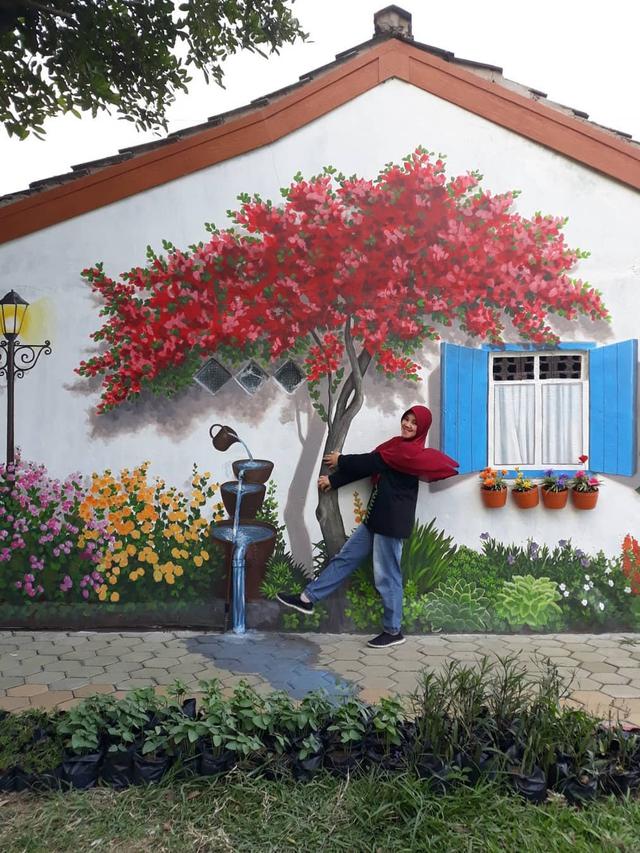 Menyulap Tembok Kumuh Jadi Mural Cantik Bernuansa Alam - Lifestyle ...