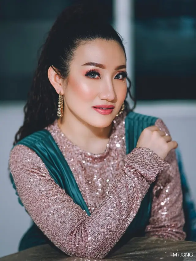 Kolaborasi Jarak Jauh Feline Xiao dan Keith Martin Hasilkan Lagu ...