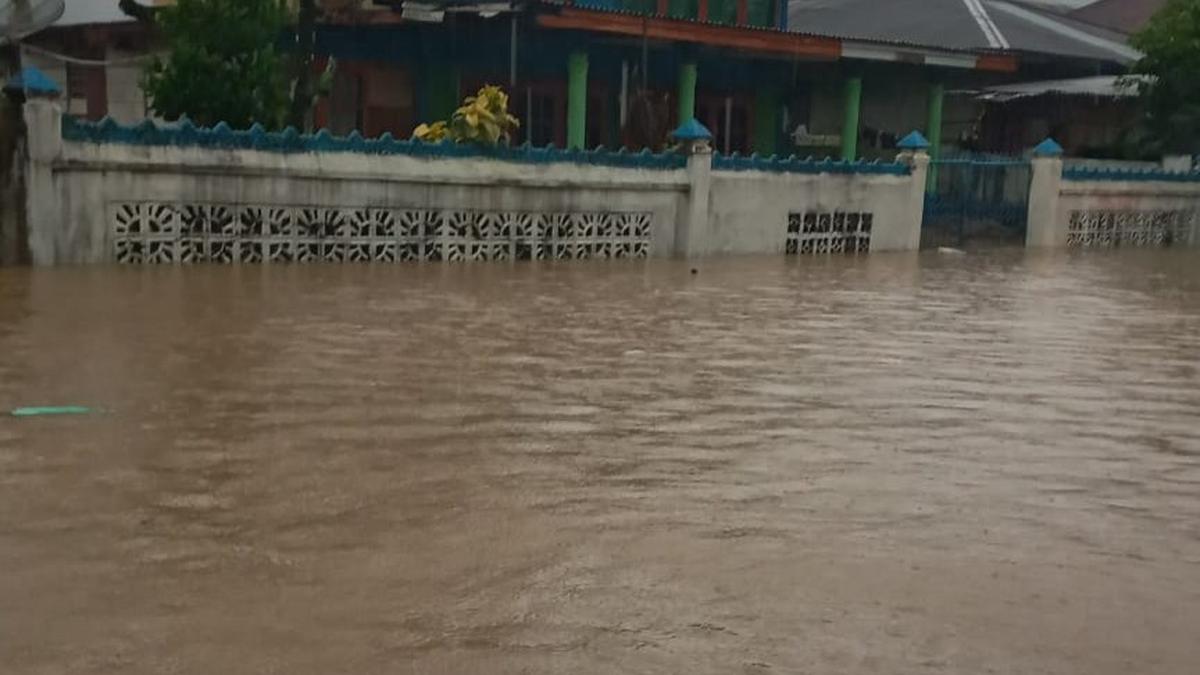 Hujan Sejak Siang, Kota Padang Dilanda Banjir - Regional Liputan6.com