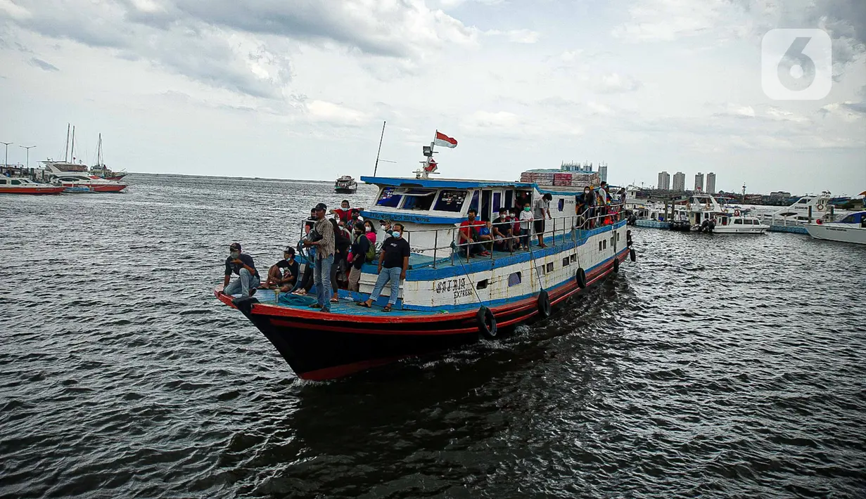 FOTO: Pelabuhan Kali Adem Dipadati Wisatawan Usai Rayakan Tahun Baru ...
