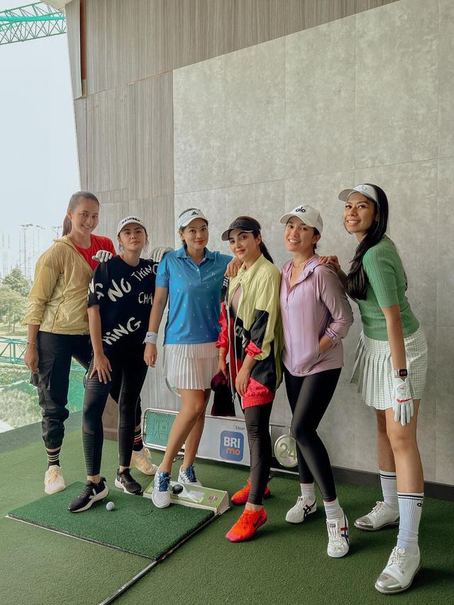 Pertemanan Sehat, Ini 6 Potret Geng Artis Olahraga Bareng - Hot ...