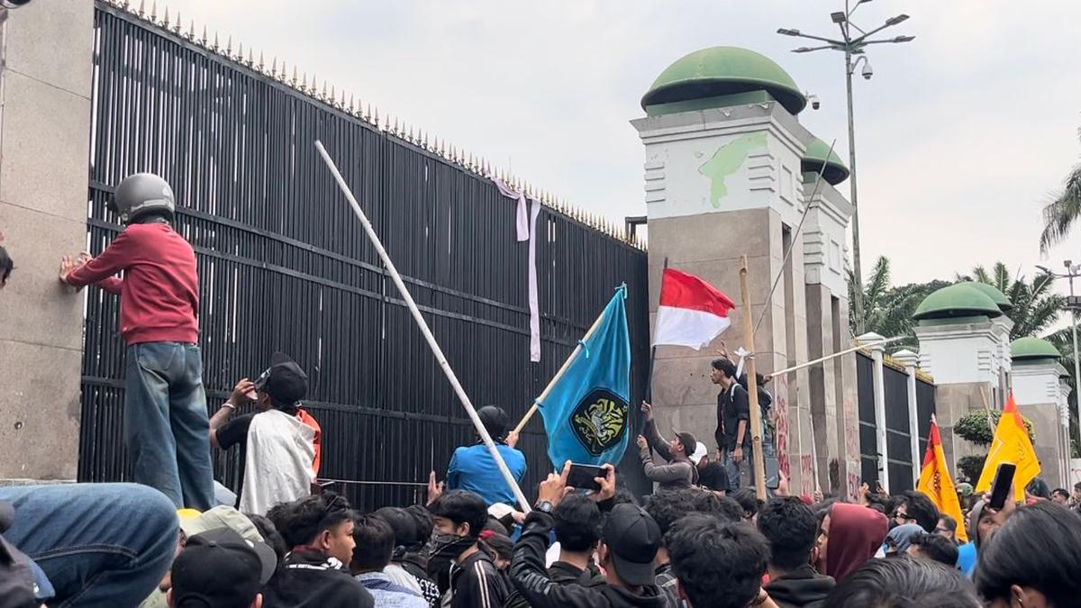 Top 3 News: Massa Kembali Demo saat DPR Rapat dengan TNI, 5.369 ...