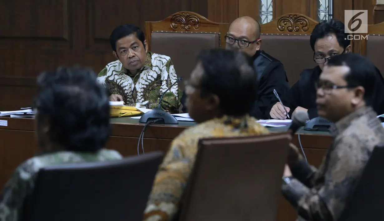 FOTO: Sidang Suap PLTU Riau-1, Idrus Marham Simak Keterangan Saksi ...
