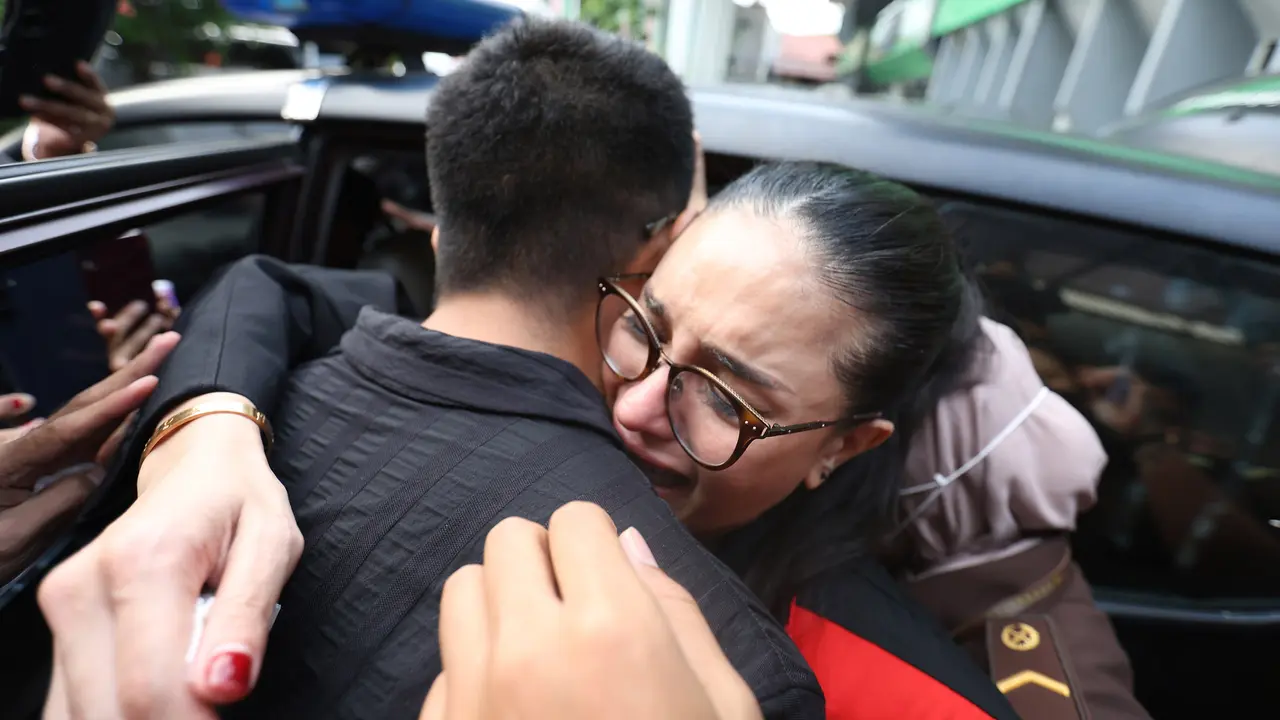 Hotman Paris Imbau Fans Nikita Mirzani Fokus ke Inti Laporan Reza Gladys: Itu yang Akan Diputus ...