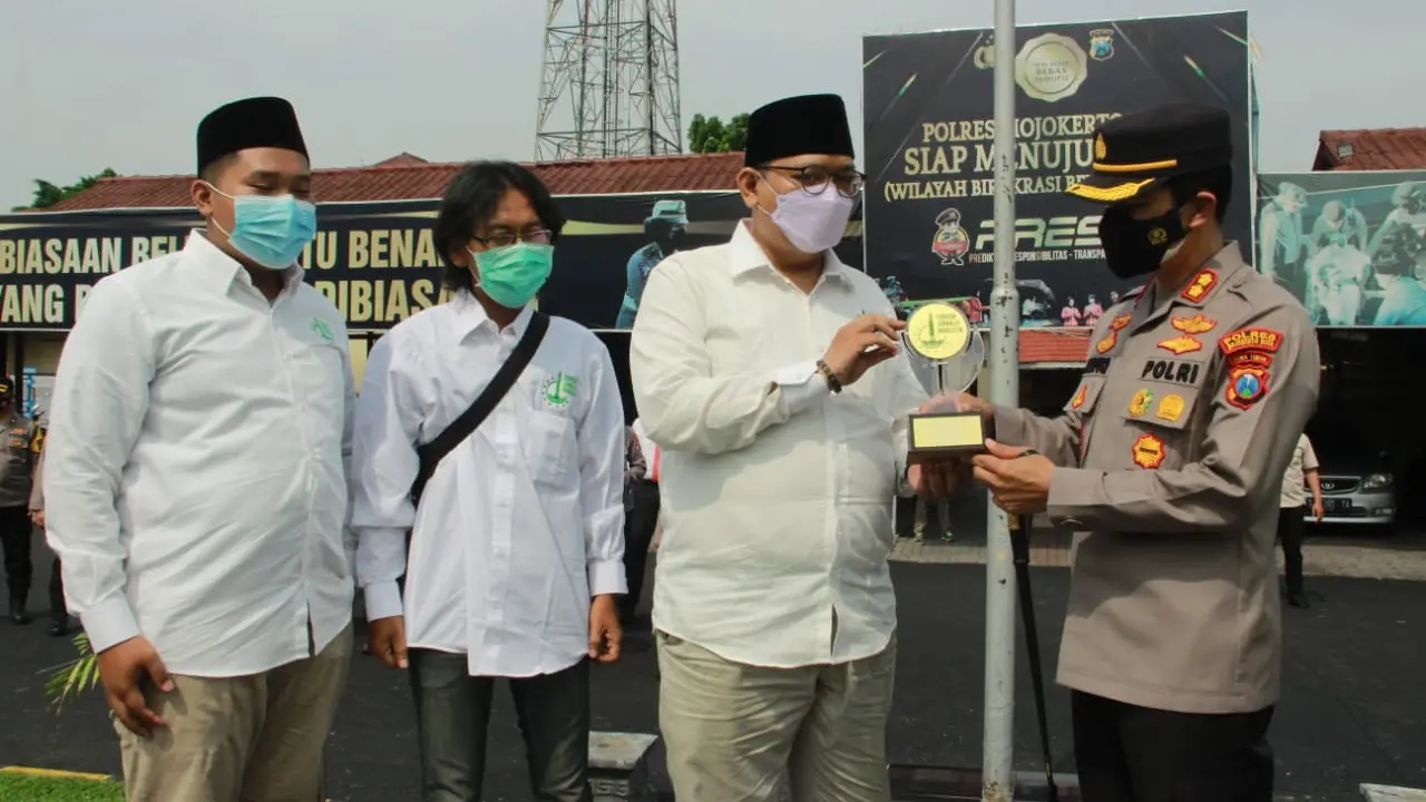 Pindahkan Masjid, Kapolres Mojokerto AKBP Rofiq Masuk 12 Tokoh Muda NU ...
