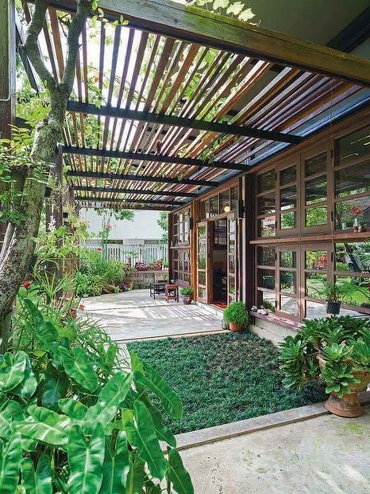 Bikin Betah, Ini 8 Ide Taman Rindang yang Teduh dan Asri untuk Rumah ...