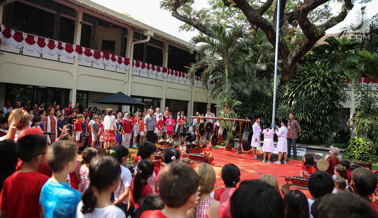 PHOTO: Murid TK dan SD Ikuti Upacara Bendera Peringati Hari Kemerdekaan ...