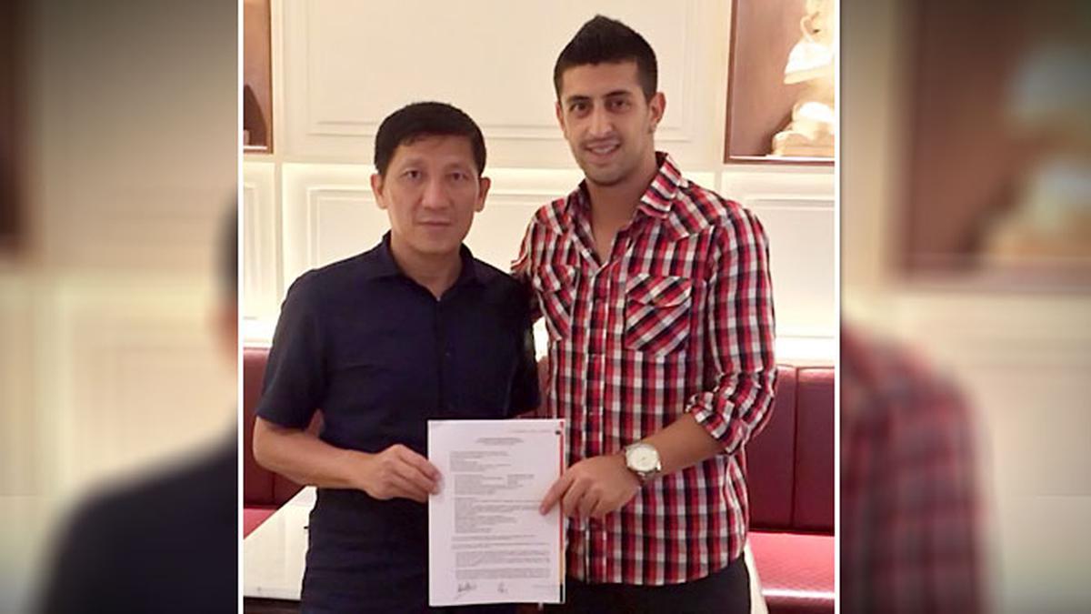 Persija Kontrak Bek Tangguh Argentina - Bola Liputan6.com