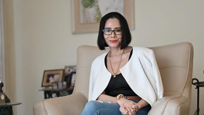 Masih Ingat Desainer Senior Poppy Dharsono? Begini Kabarnya Sekarang ...