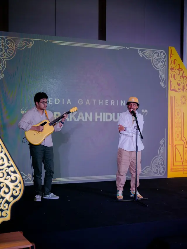 Rahasia Raim Laode Sukses Lewat Lagu Komang: Musuh Utama Saya Adalah ...