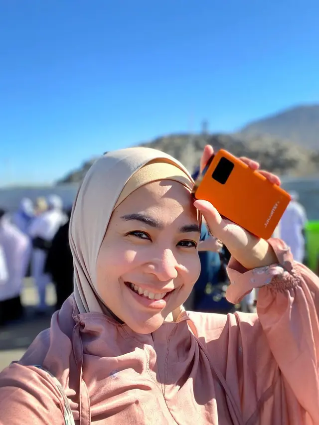 Usai Umroh, Ini Potret Feni Rose yang Menawan Pakai Hijab - Hot Liputan6.com