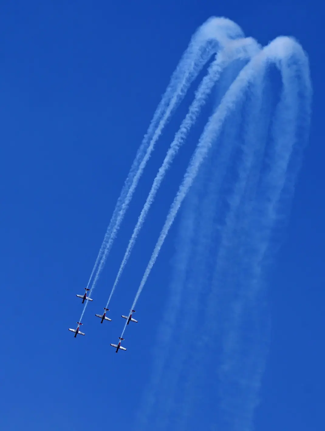 Atraksi Jupiter Aerobatic Team Warnai Pembukaan Bali International ...
