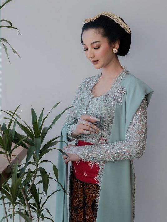 8 Potret Glenca Chysara di Acara Siraman-Pengajian Sebelum Nikah ...