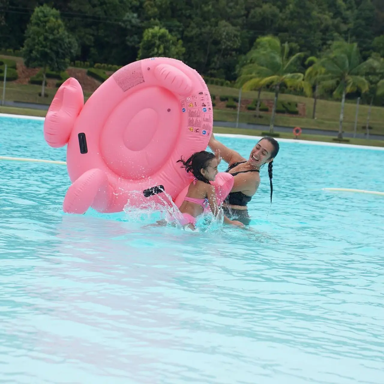 Curi Perhatian, Potret Alexandra Gottardo Main Air Bersama Anak di ...