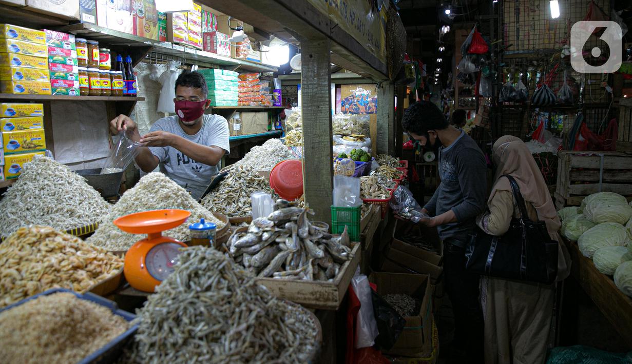 FOTO: Pedagang Pasar dan Pekerja Mal Mulai Divaksin COVID-19 Pekan ...