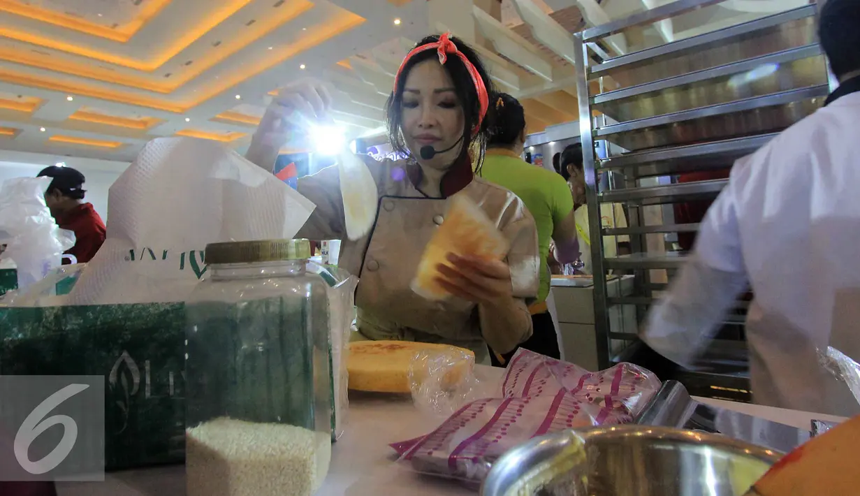 Chef Marinka Ajak Pengunjung Buat Kue di SIAL INTERFOOD 2016 - Foto ...