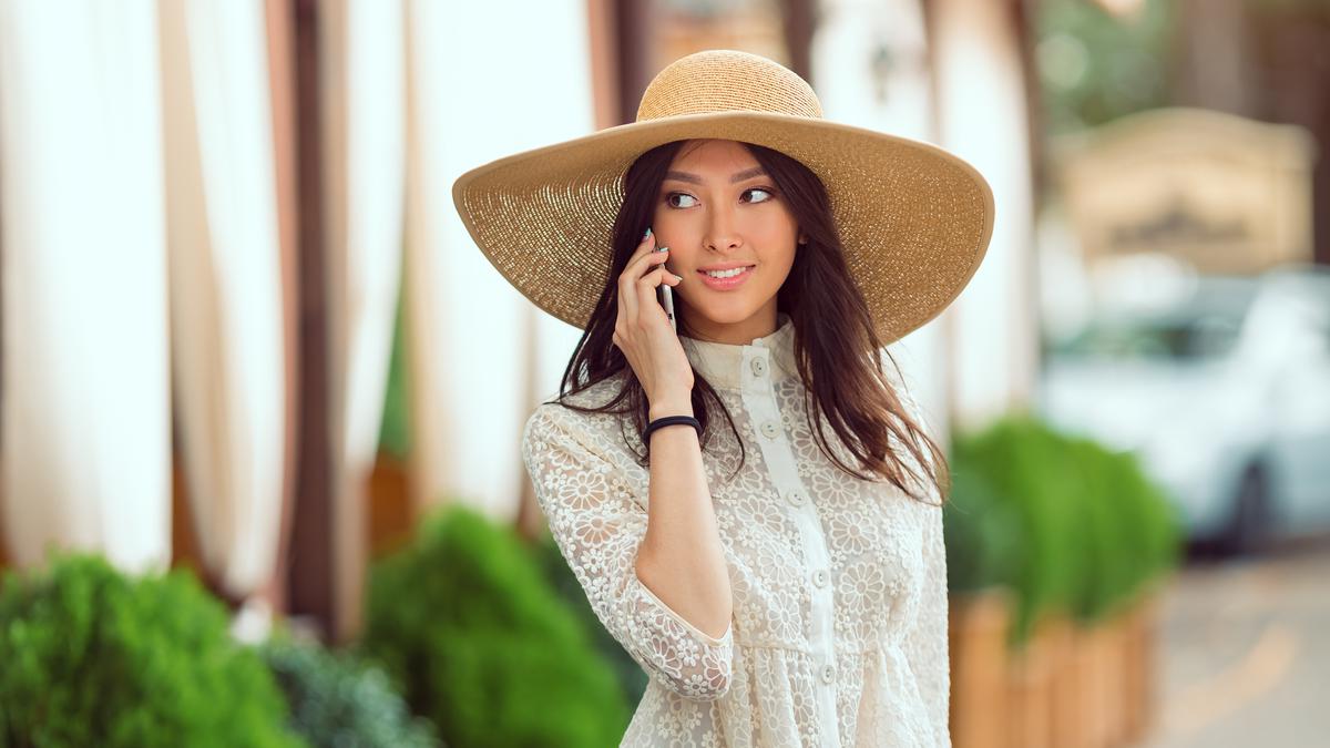 5 Zodiak yang Paling Cepat Angkat Telepon di Dering Pertama