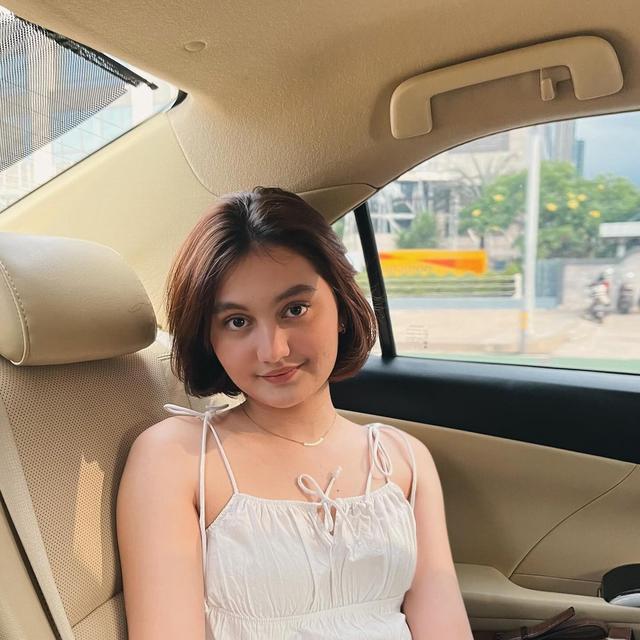 6 Potret Terbaru Laura Jackson, Dikabarkan Sudah Putus dari Sean Ivan ...