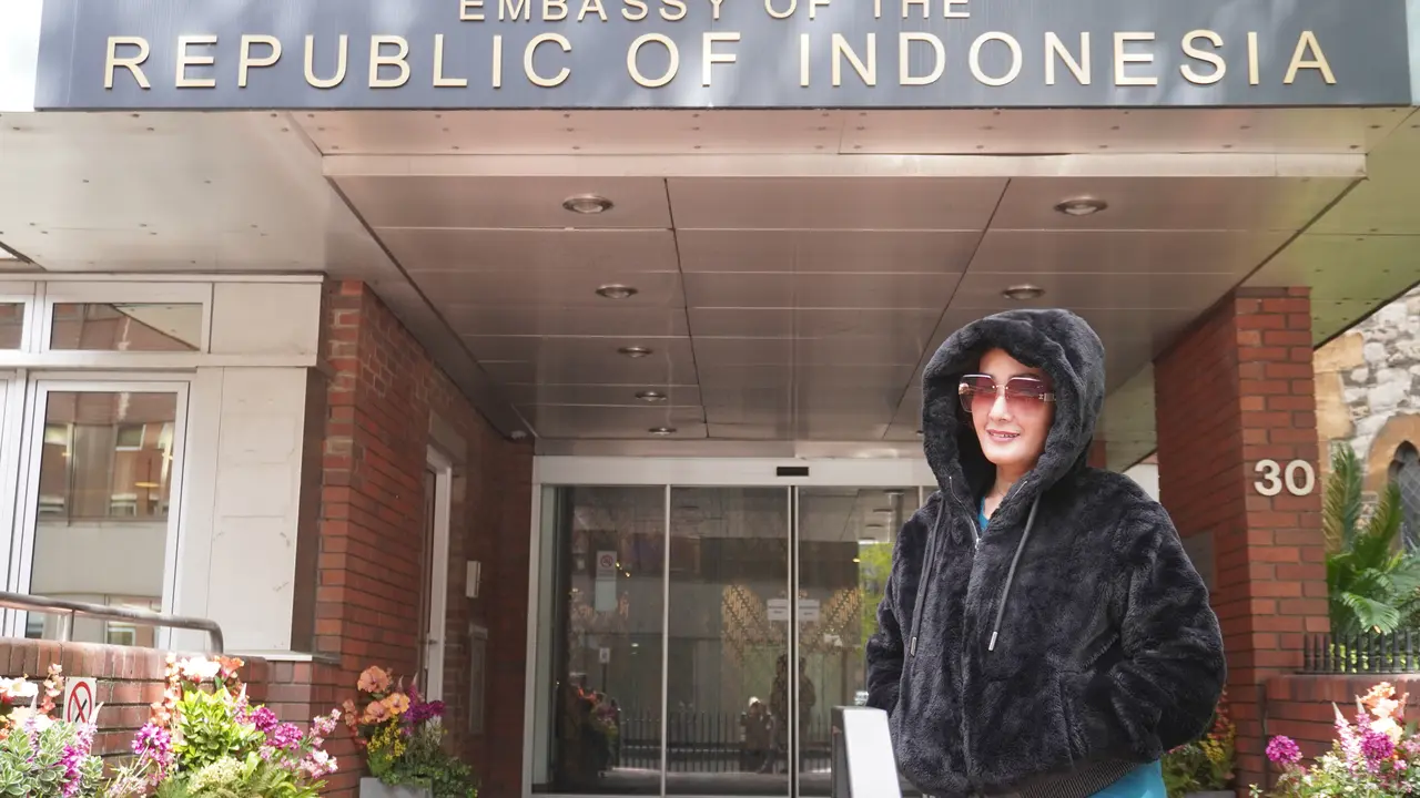 Diva Tarling Cirebon Nunung Alvi Hibur Warga Indonesia di Kantor KBRI ...