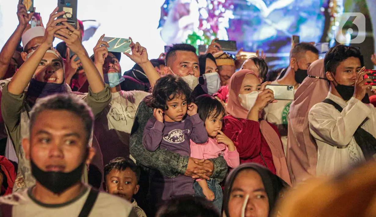 FOTO: Antusiasme Masyarakat Menyaksikan Festival Tabuh Bedug Malam ...