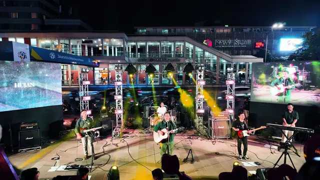 Ear Sun Suguhkan Penampilan Apik di Showcase IBJ Music Night - ShowBiz Liputan6.com