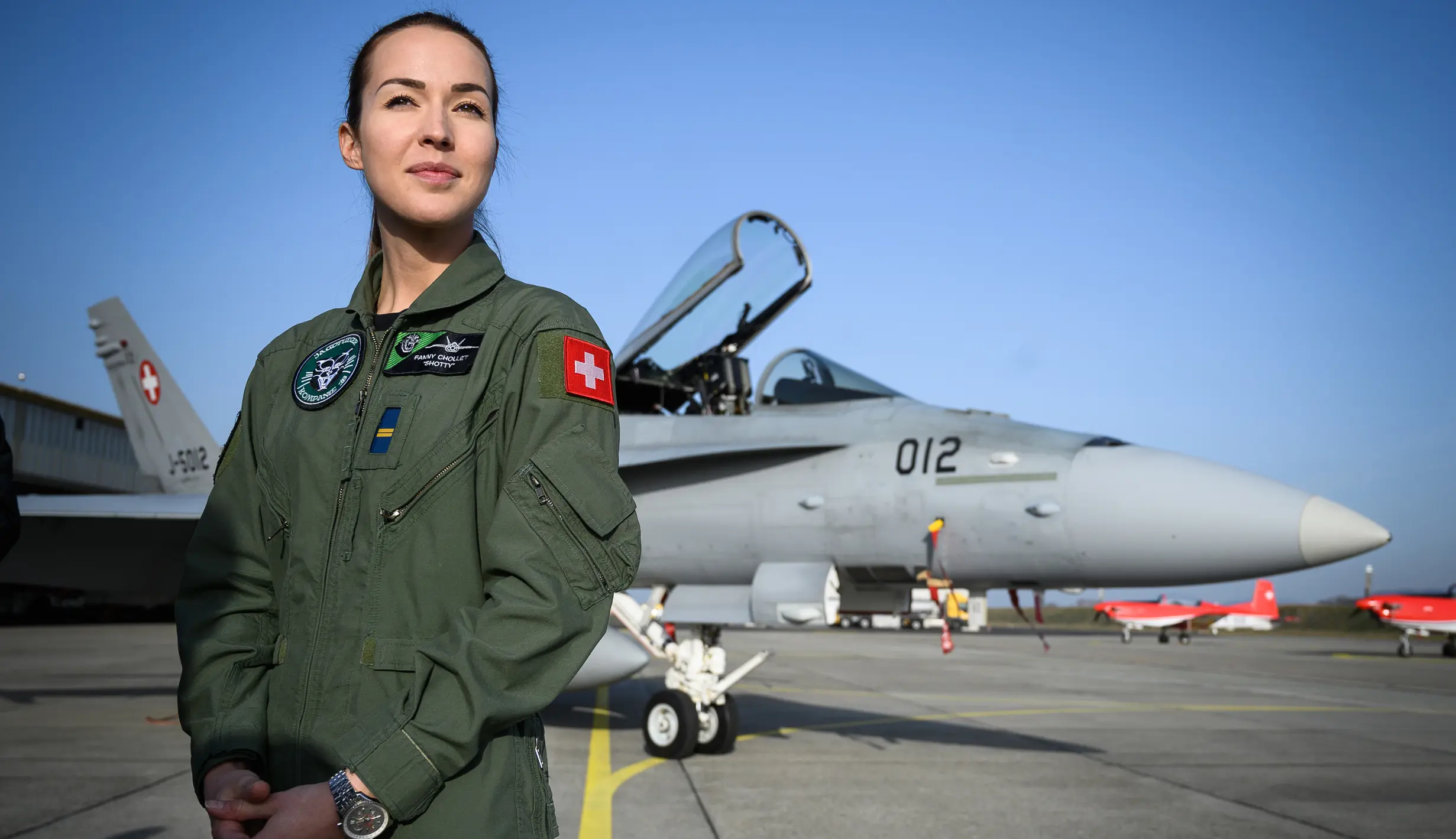 FOTO: Mengenal Fanny Chollet, Pilot Jet Tempur Cantik Asal Swiss - Foto ...