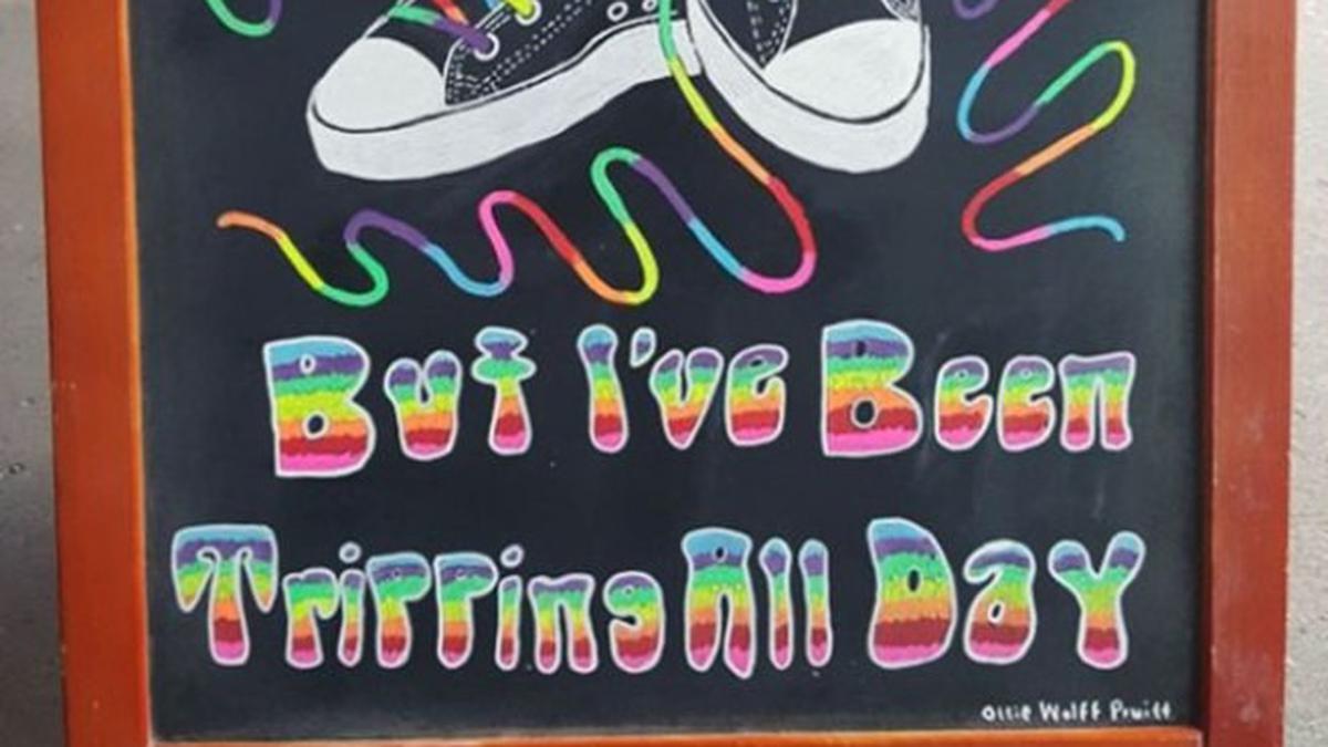 10 Ide 'Chalkboard Sign' Kreatif yang Bisa Bikin Usahamu Laris ...