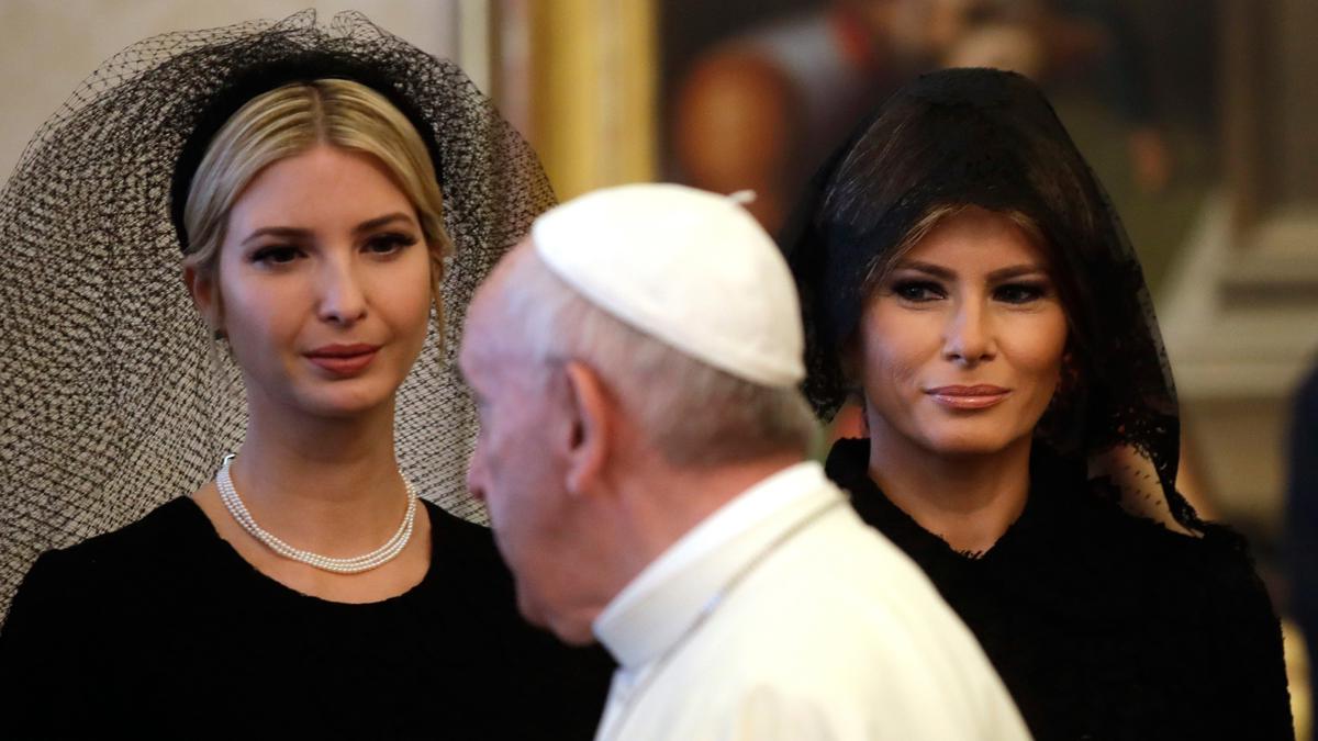 Penampilan Berkerudung Melania Trump Saat Bertemu Paus di Vatikan ...