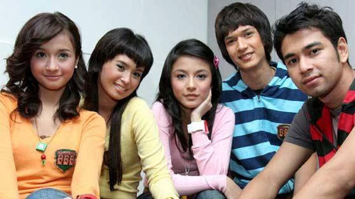 Melly Goeslaw Beri Isyarat Comeback, Intip Transformasi Personil Bukan ...