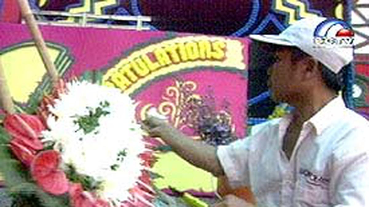 Menangguk Untung dari Merangkai Bunga - News Liputan6.com