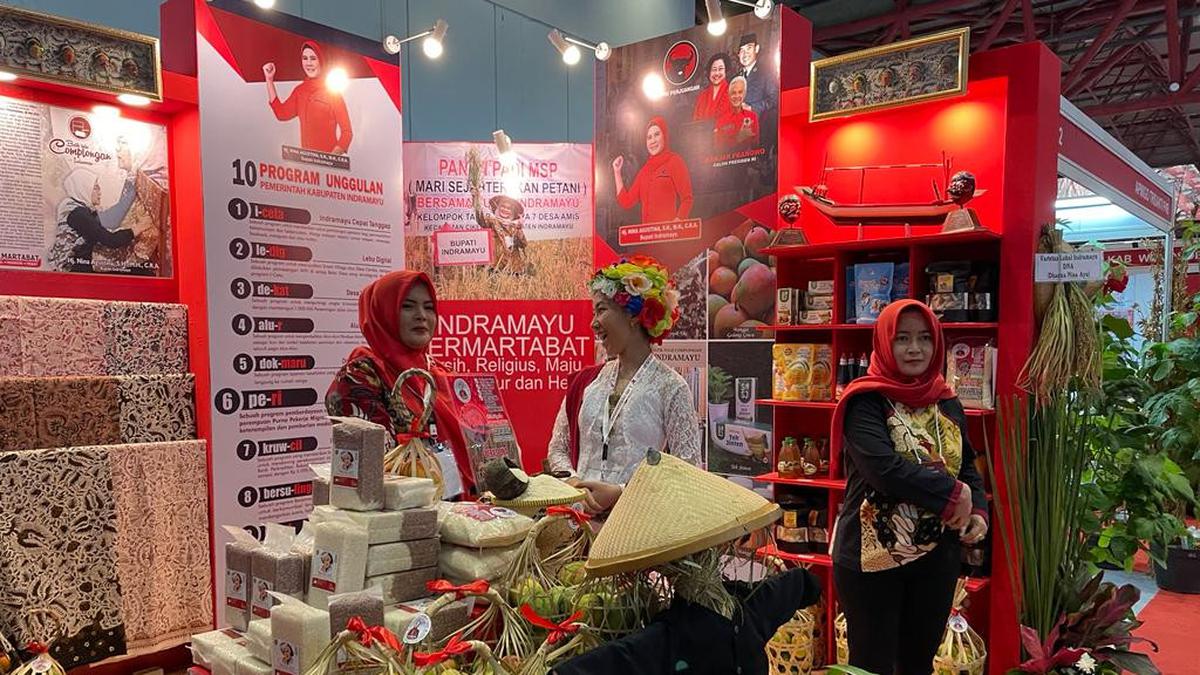 Pakai Pakaian Nyentrik, Sejumlah Booth Pamerkan Produk Pangan di ...
