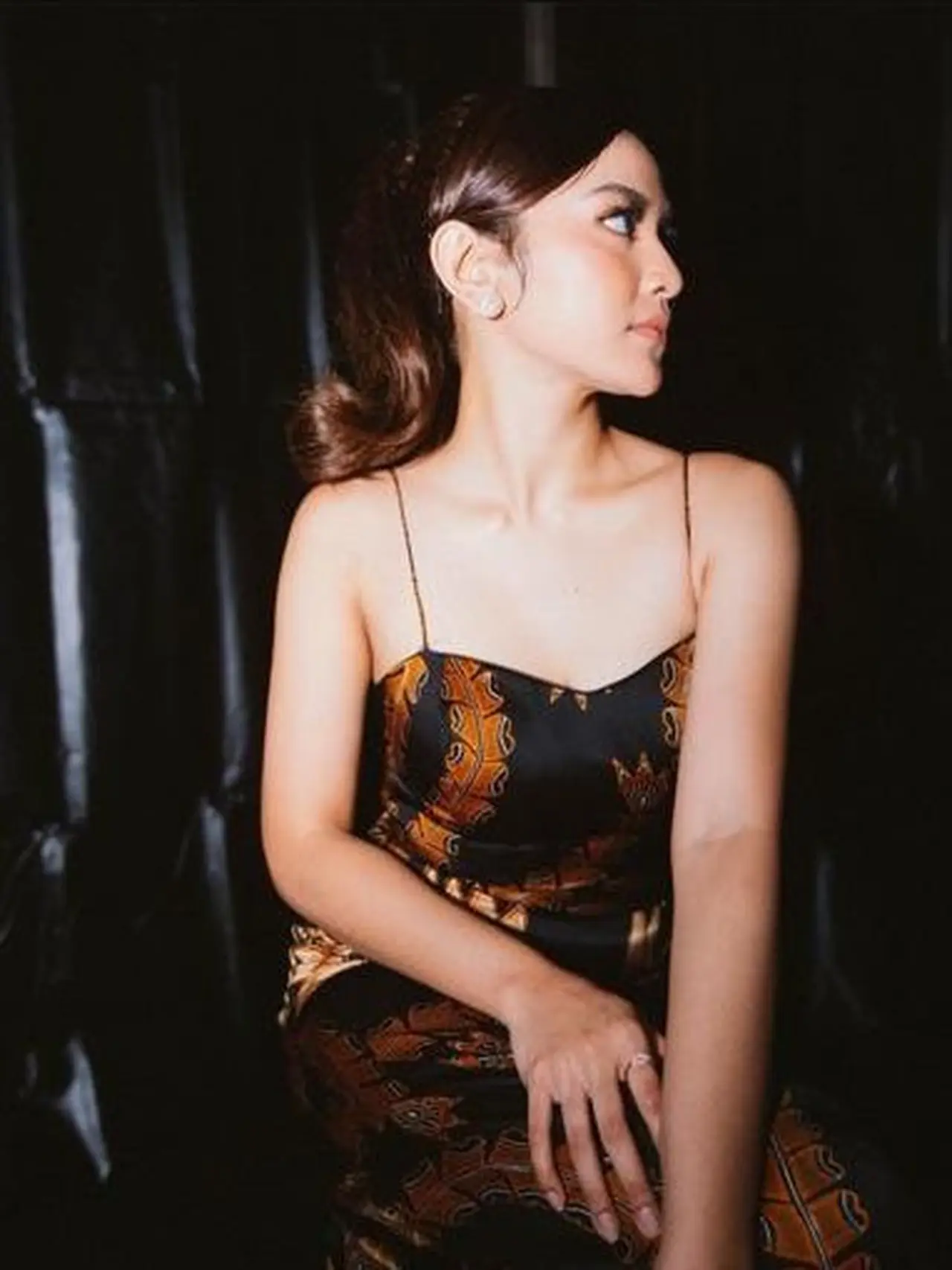 10 Potret Gaya Mahalini yang Selalu Totalitas saat Manggung dengan ...