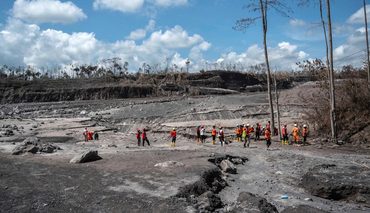 Foto Operasi Pencarian Korban Erupsi Gunung Semeru Terus Berlanjut