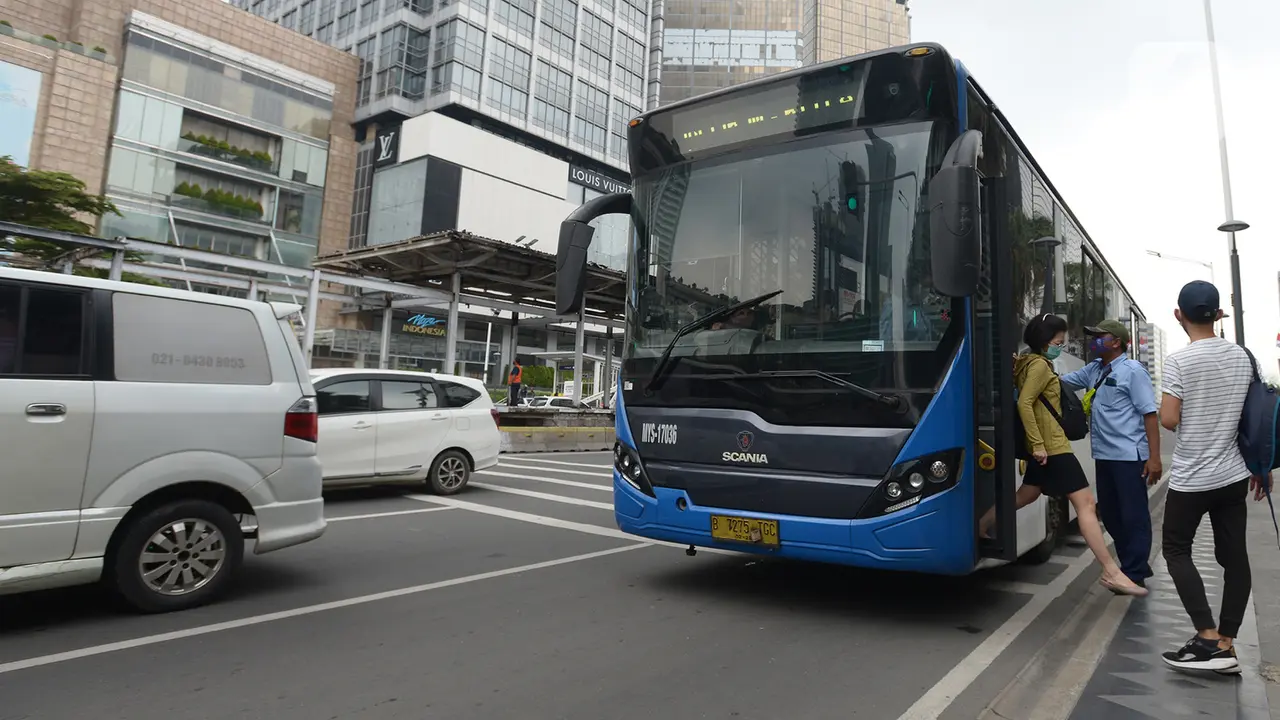 Transjakarta Sebut Layanan Bus Hari Ini Beroperasi Normal: Tarif Masih ...