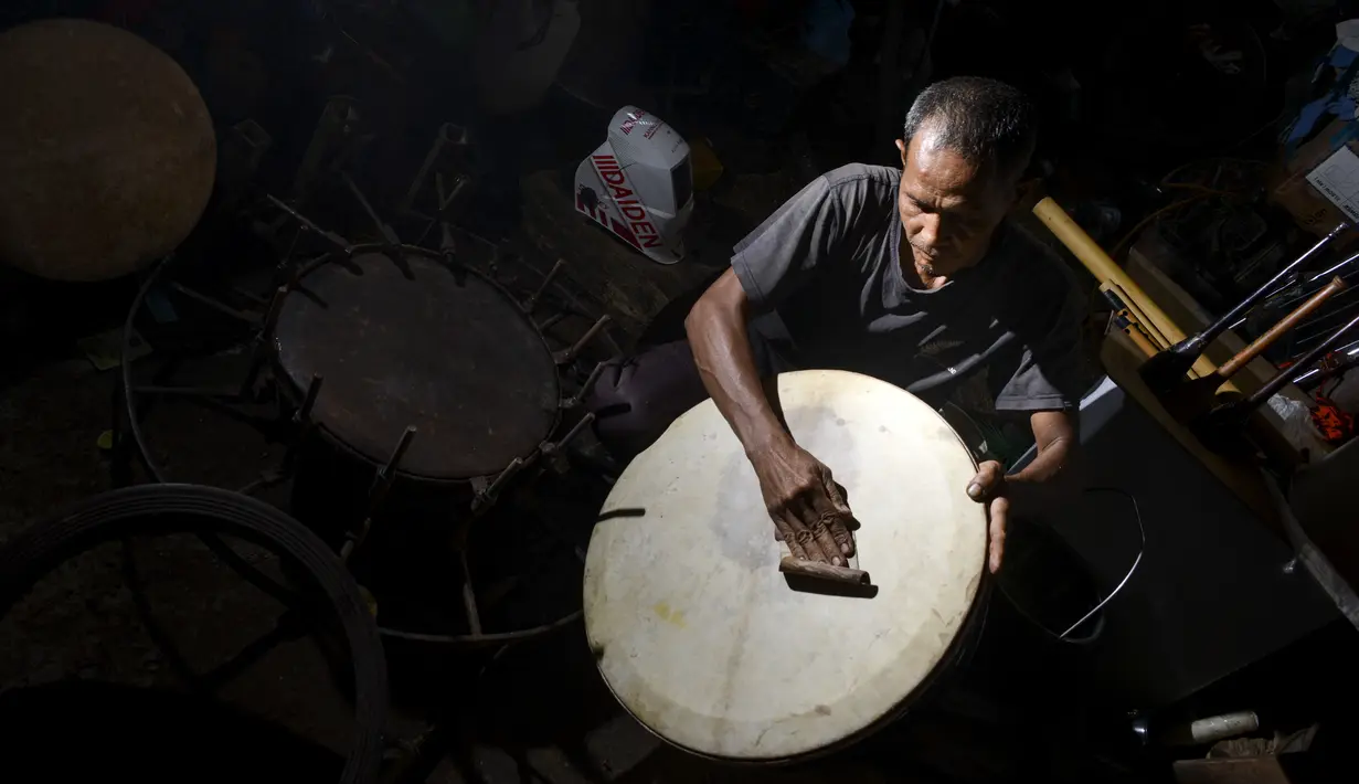 FOTO: Geliat Perajin Alat Musik Tradisional di Aceh - Foto Liputan6.com