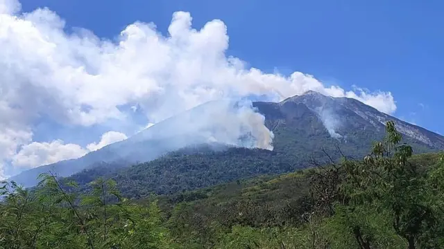 6 Fakta Menarik Gunung Lewotolo di NTT yang Pertama Kali Meletus pada ...