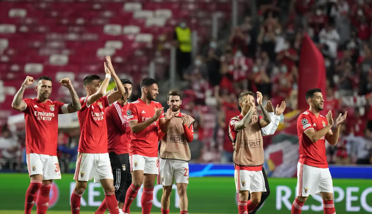 FOTO: Benfica Permalukan Barcelona 3-0 - Foto Liputan6.com