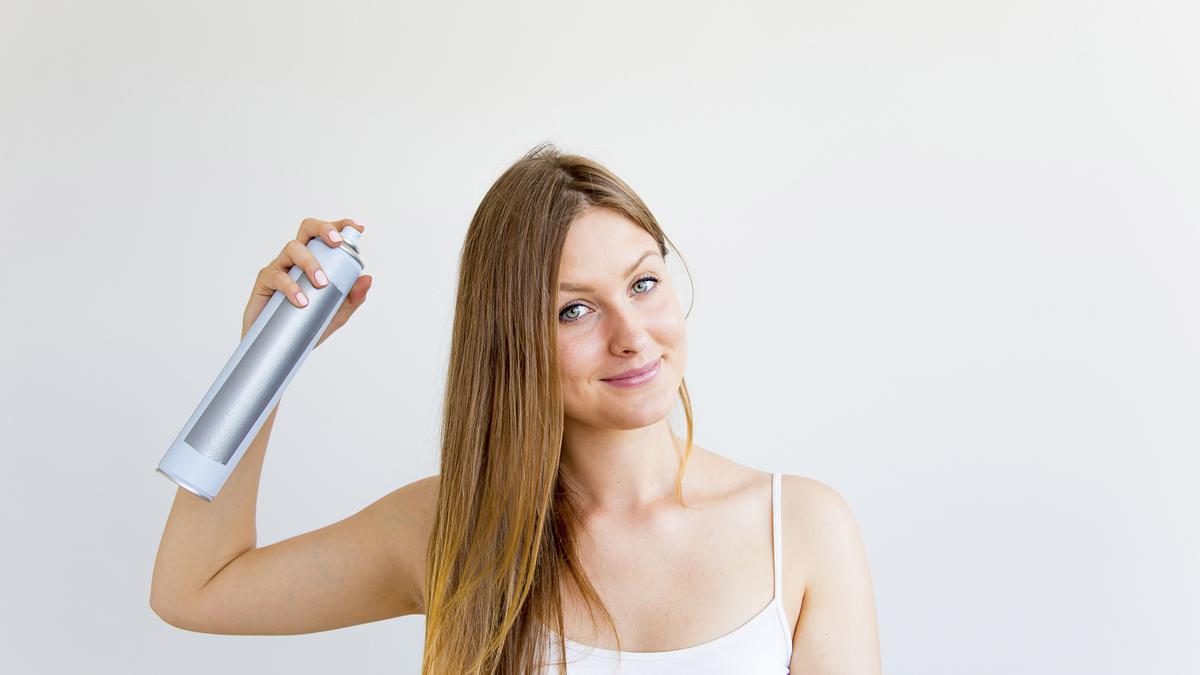 Tips Memakai Dry Shampoo Agar Tak Merusak Rambut - Beauty Fimela.com