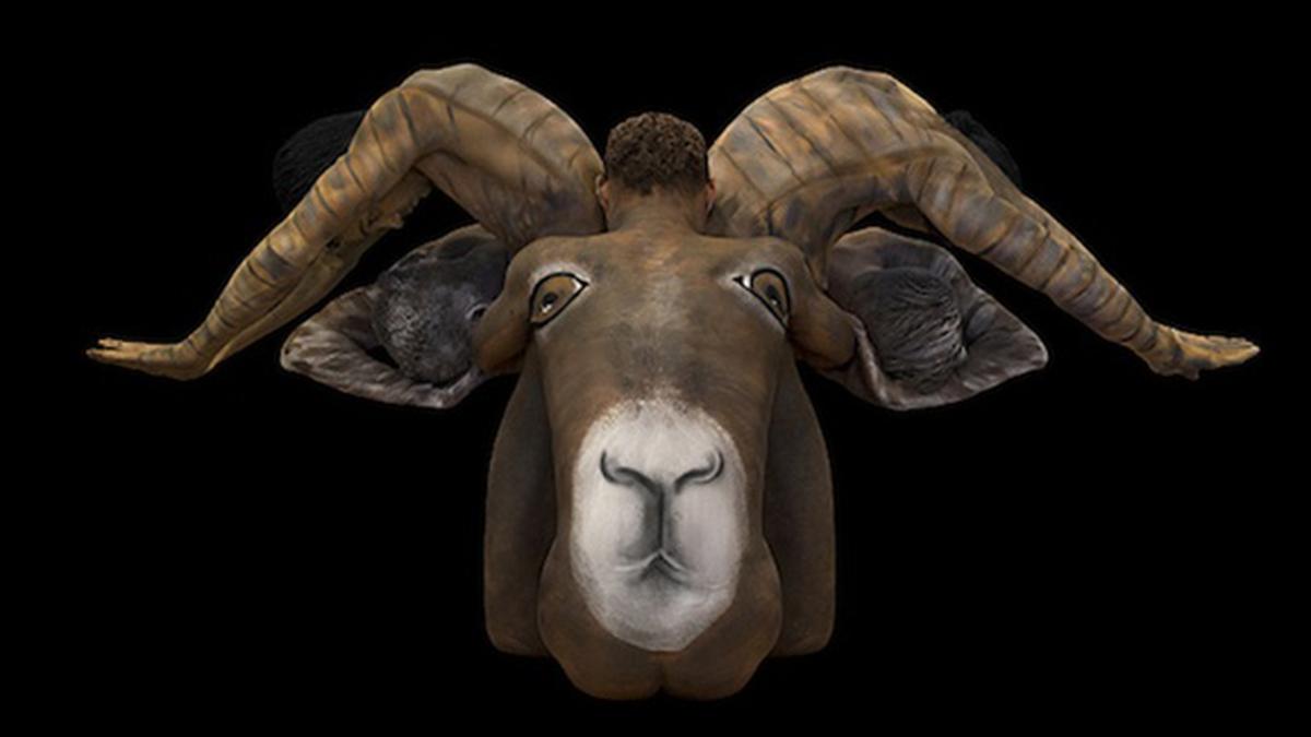 Kreatif, Seniman Ini Buat Simbol-Simbol Astrologi Dengan Body Painting ...