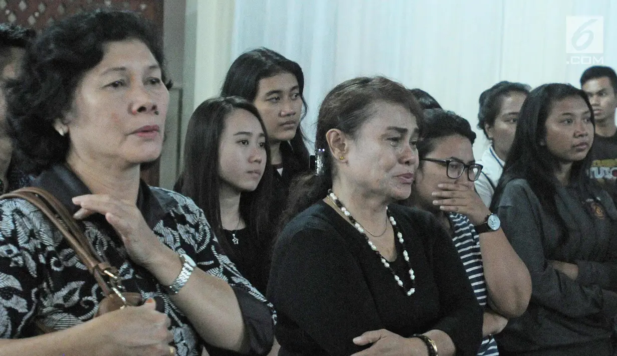 FOTO: Begini Suasana Rumah Duka Aktor Laga Advent Bangun - Foto Liputan6.com