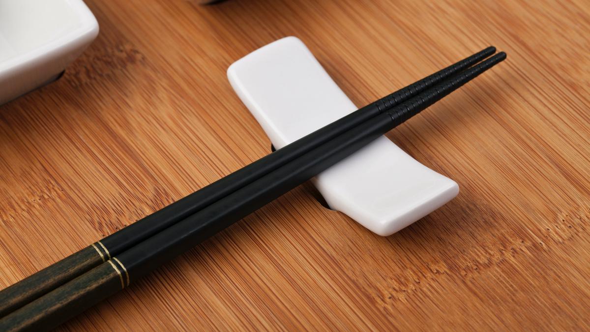 How To: Panduan Mudah Menggunakan Sumpit Bagi Pemula