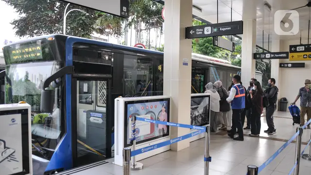 Minimalisir Antrean, Transjakarta Tambah Bus Rute L13E - News Liputan6.com