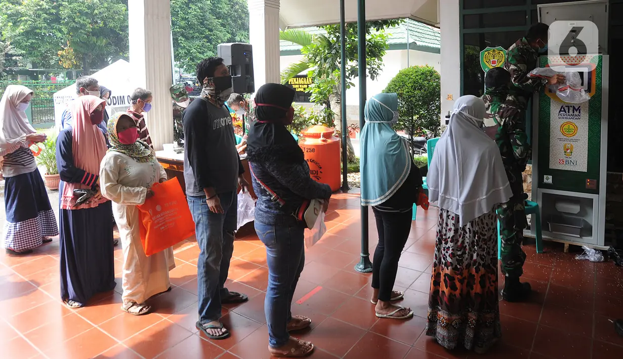 FOTO: ATM Beras Buat Warga Terdampak Covid-19 - Foto Liputan6.com