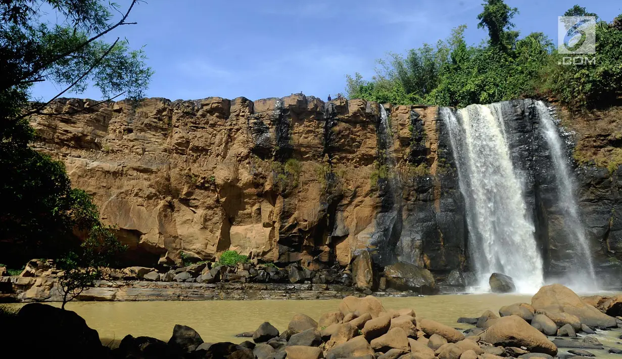 FOTO: Menikmati Pesona Curug Awang yang Jadi Ikon Ciletuh Geopark ...