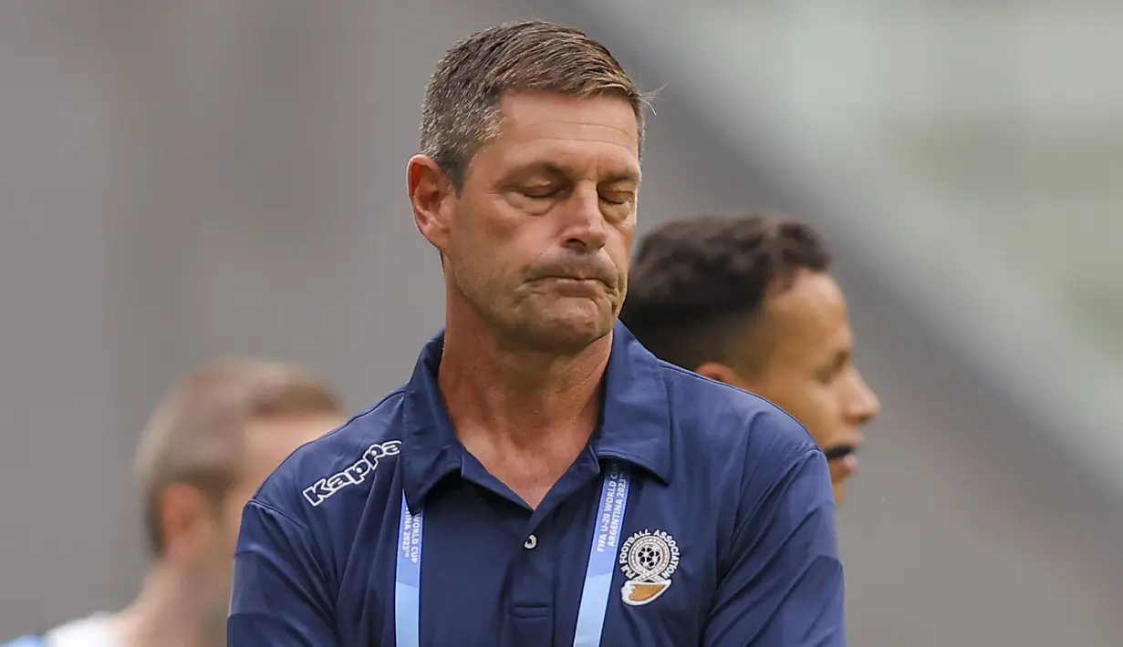 Foto: Lemasnya Pemain dan Pelatih Fiji setelah Dihajar Ekuador 0-9 di ...