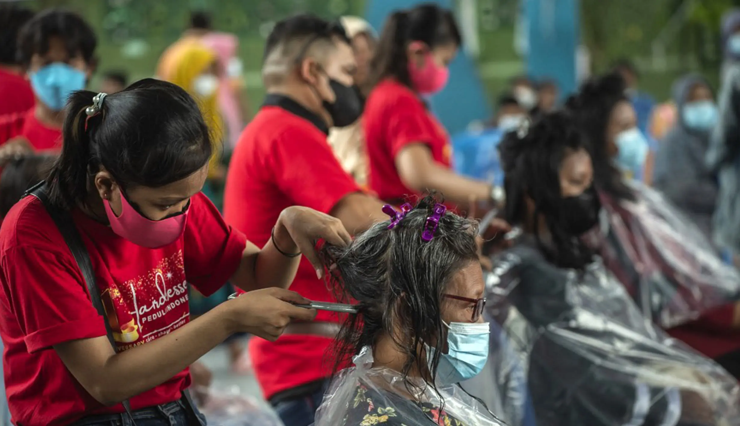 FOTO: 100 Anak Yatim Piatu Ikuti Cukur Rambut Gratis - Foto Liputan6.com