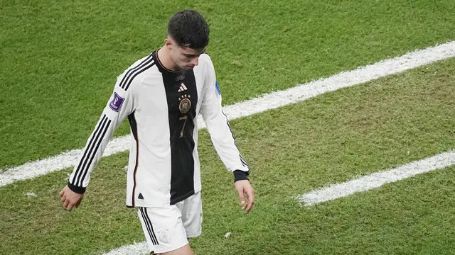 Tatapan Kosong Kai Havertz ketika Pegang Trofi Man of the Match, Masih ...