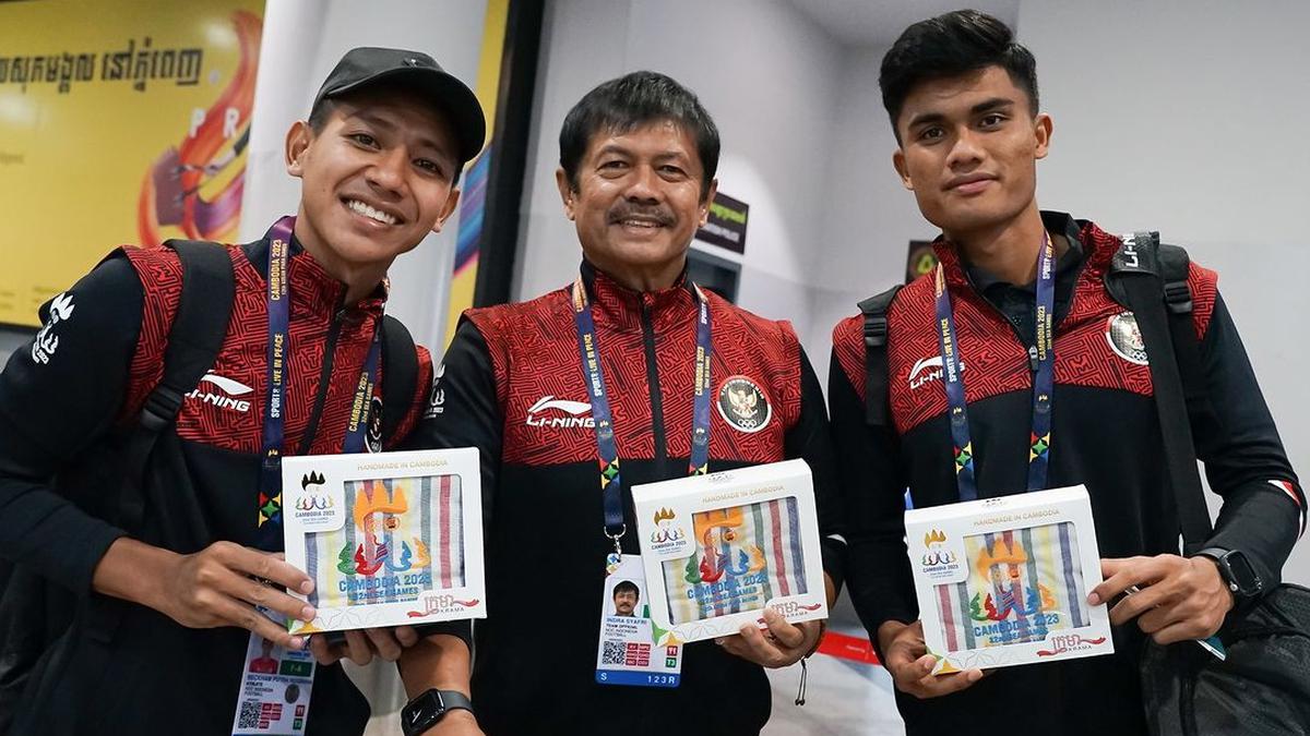 Pose Semringah Skuad Timnas Indonesia U-22 Setelah Tiba di Kamboja ...